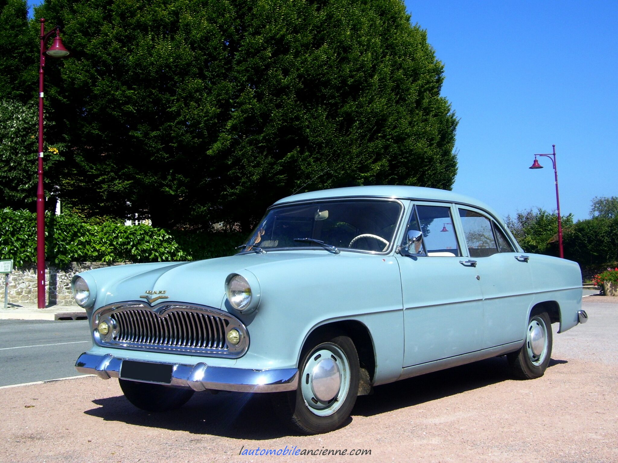 La page de la Simca Ariane - l'Automobile Ancienne