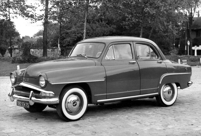 La page de la Simca Aronde - l'Automobile Ancienne