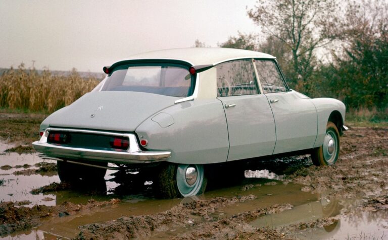 La page de la Citroën DS (1955-1975) - l'Automobile Ancienne