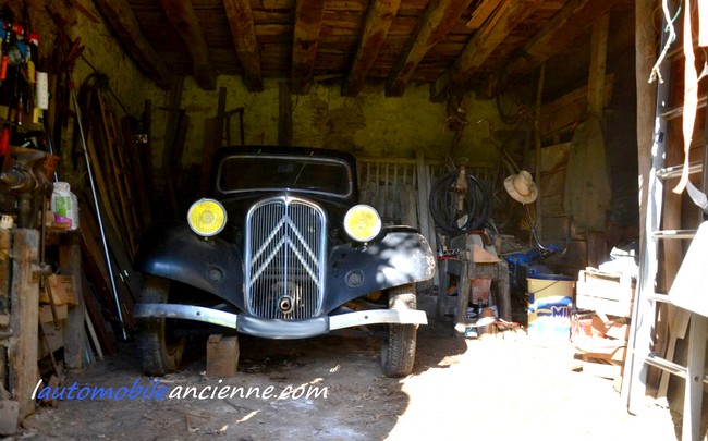 Sortie de grange d’une Citroën Traction 7C de 1935 | l'automobile ancienne