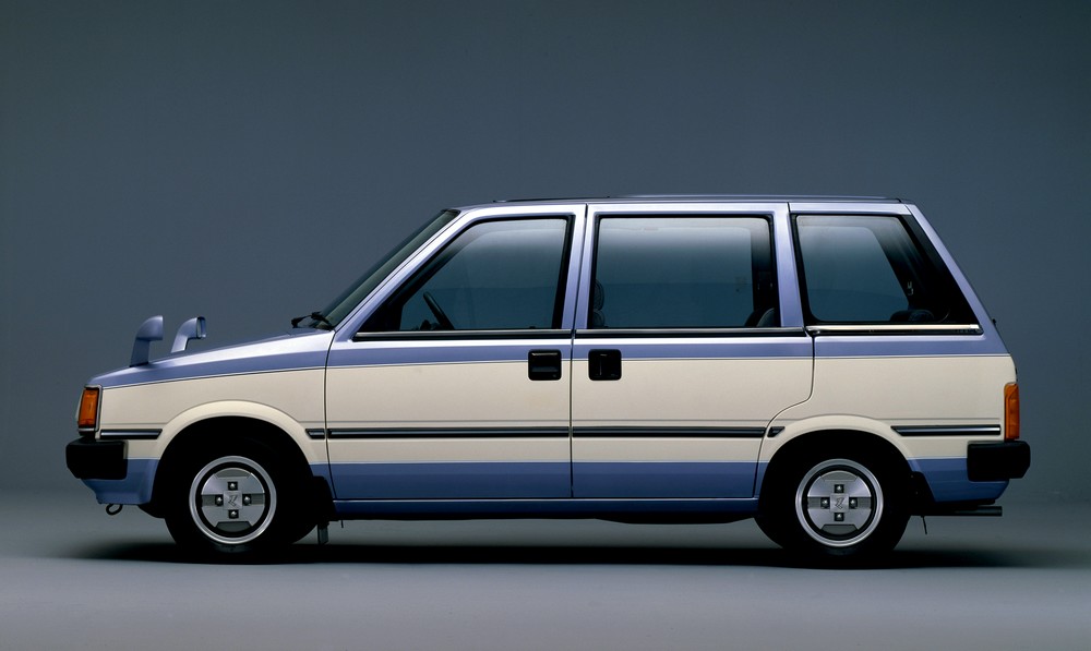 Nissan Prairie (1982-1988) - l'Automobile Ancienne