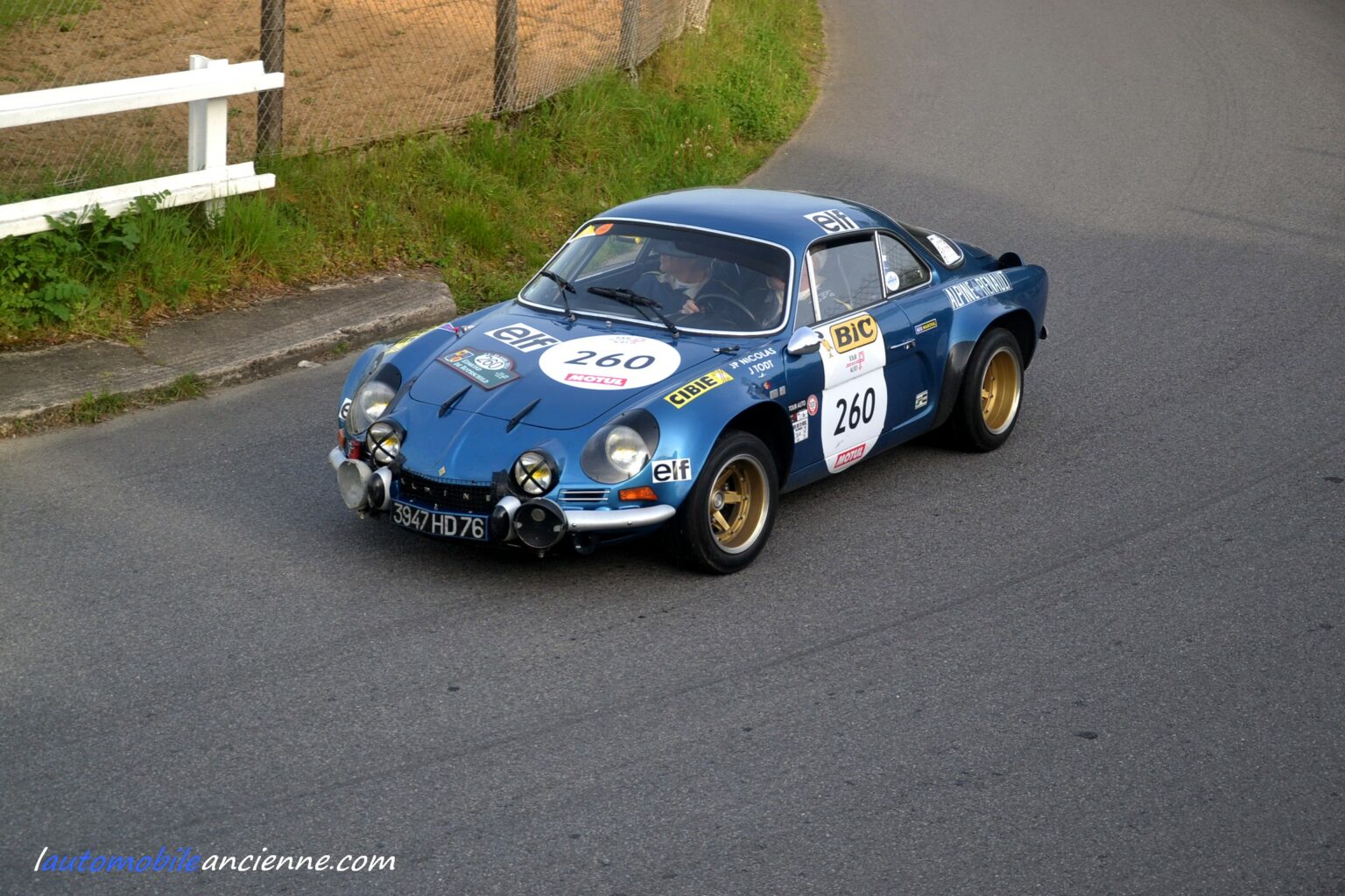 La page de l'Alpine A110 - l'Automobile Ancienne