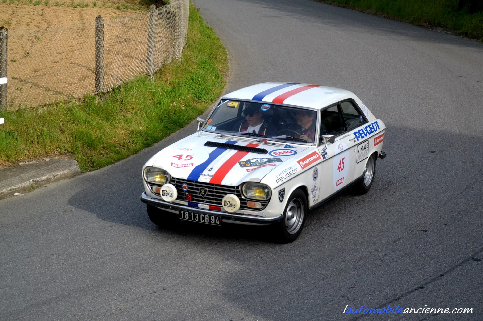 La page de la Peugeot 204 - l'Automobile Ancienne