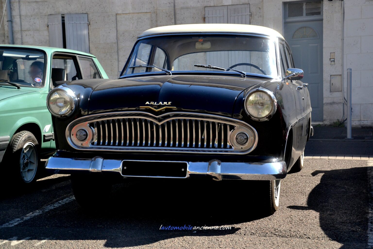 La page de la Simca Ariane - l'Automobile Ancienne