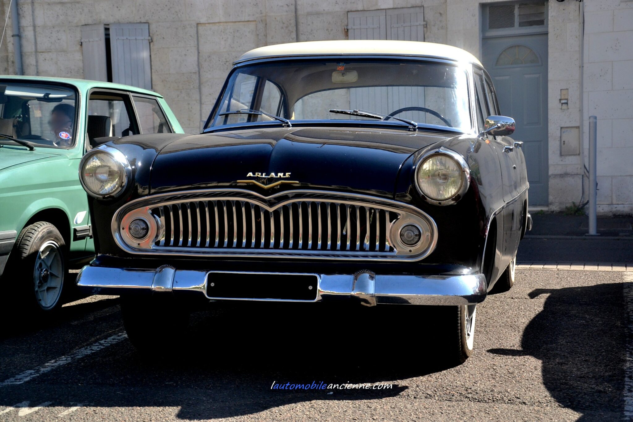 La page de la Simca Ariane - l'Automobile Ancienne