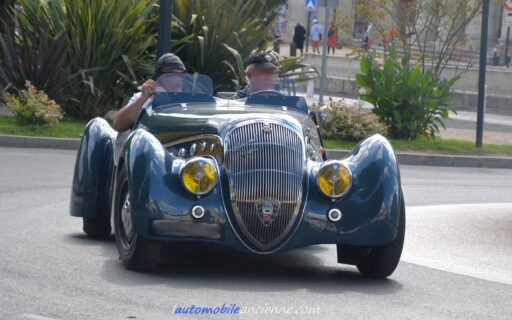 La page de la Peugeot 402 - l'Automobile Ancienne