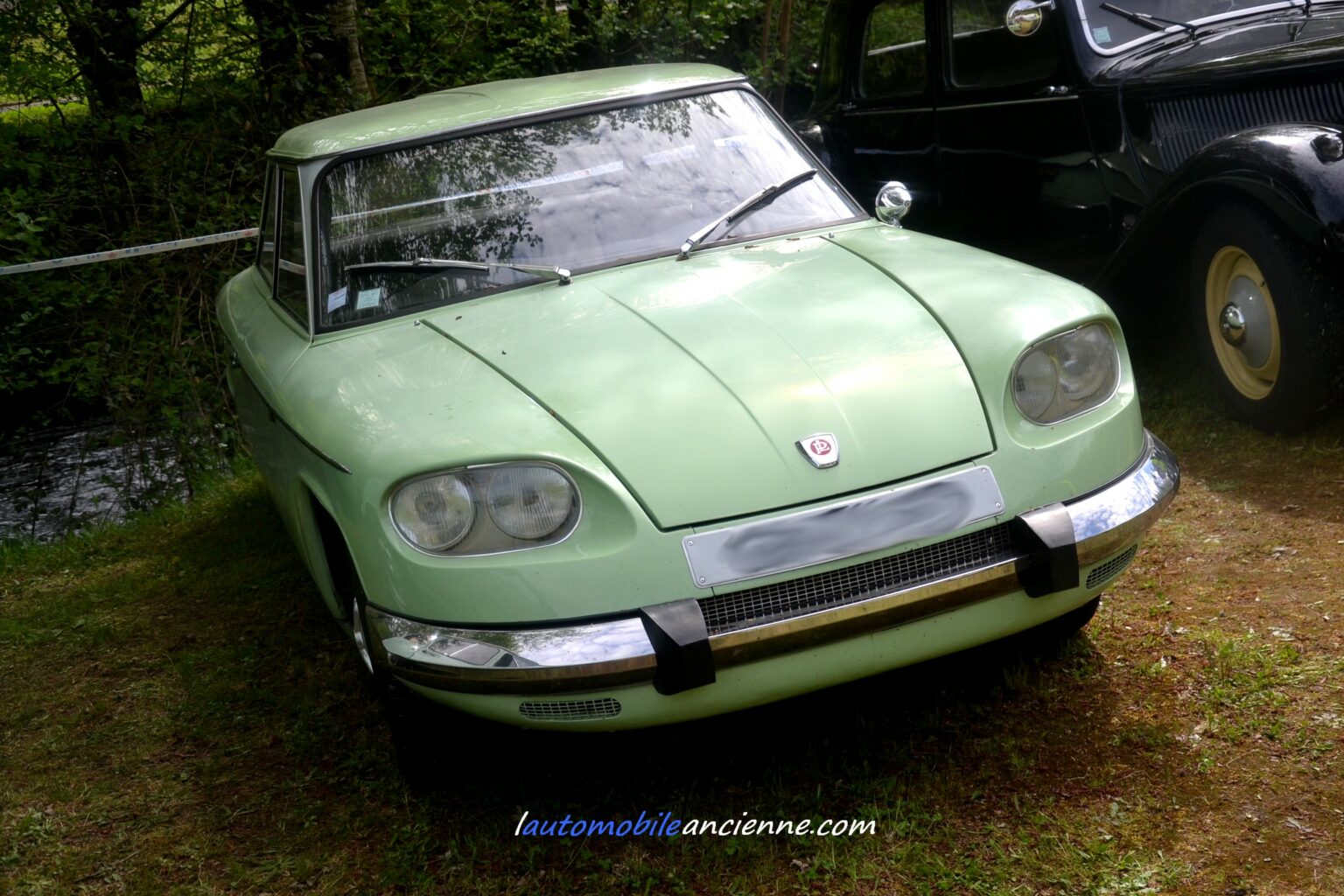 La page de la Panhard 24 - l'Automobile Ancienne