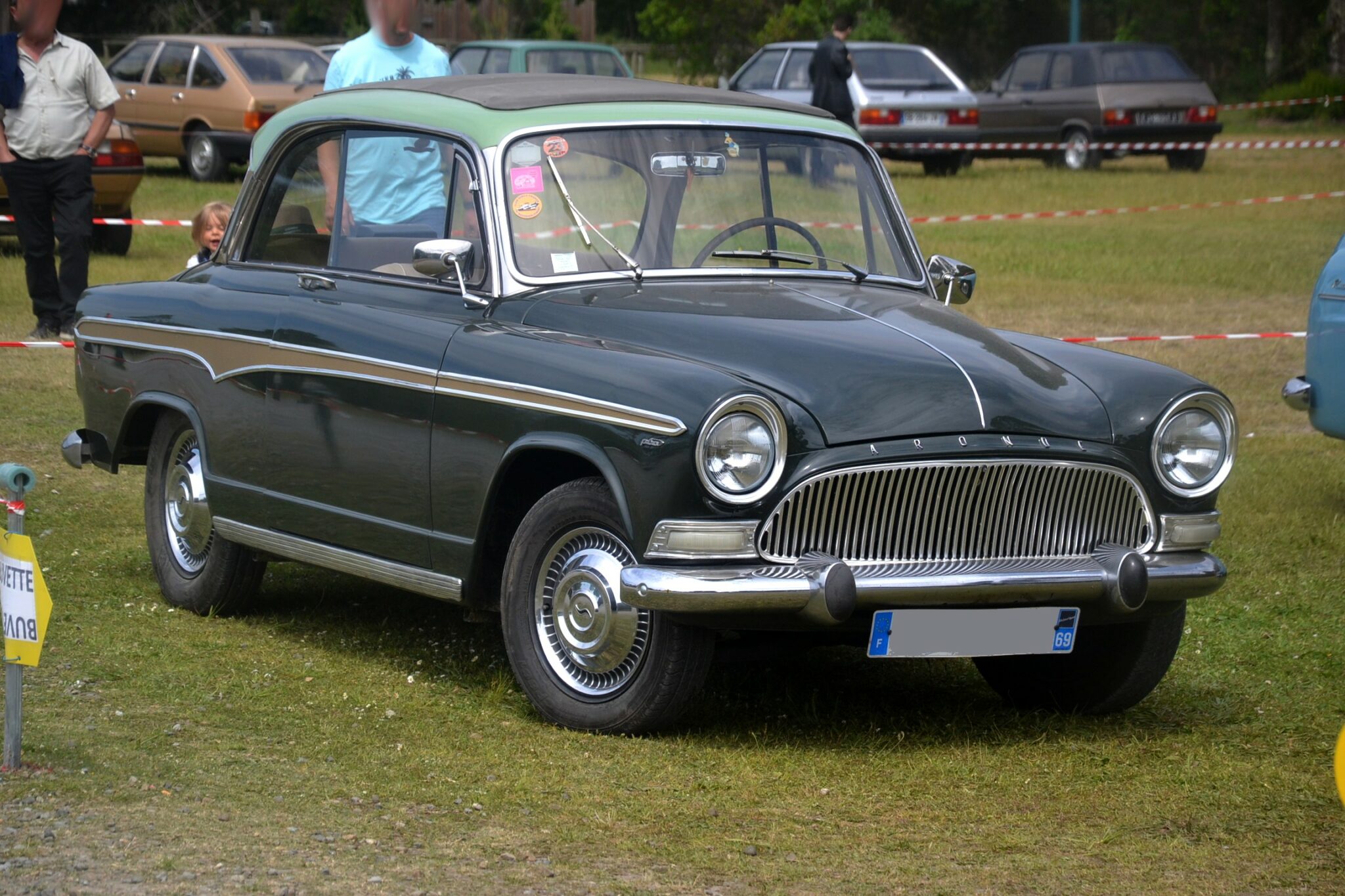 La page de la Simca Aronde - l'Automobile Ancienne