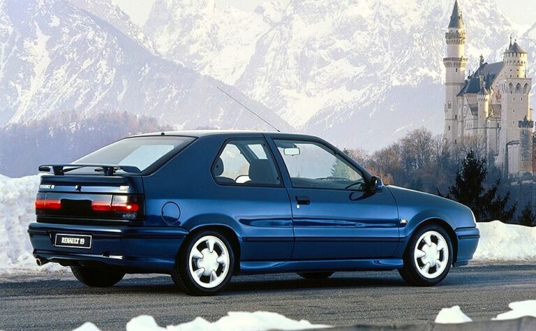 La page de la Renault 9 - l'Automobile Ancienne